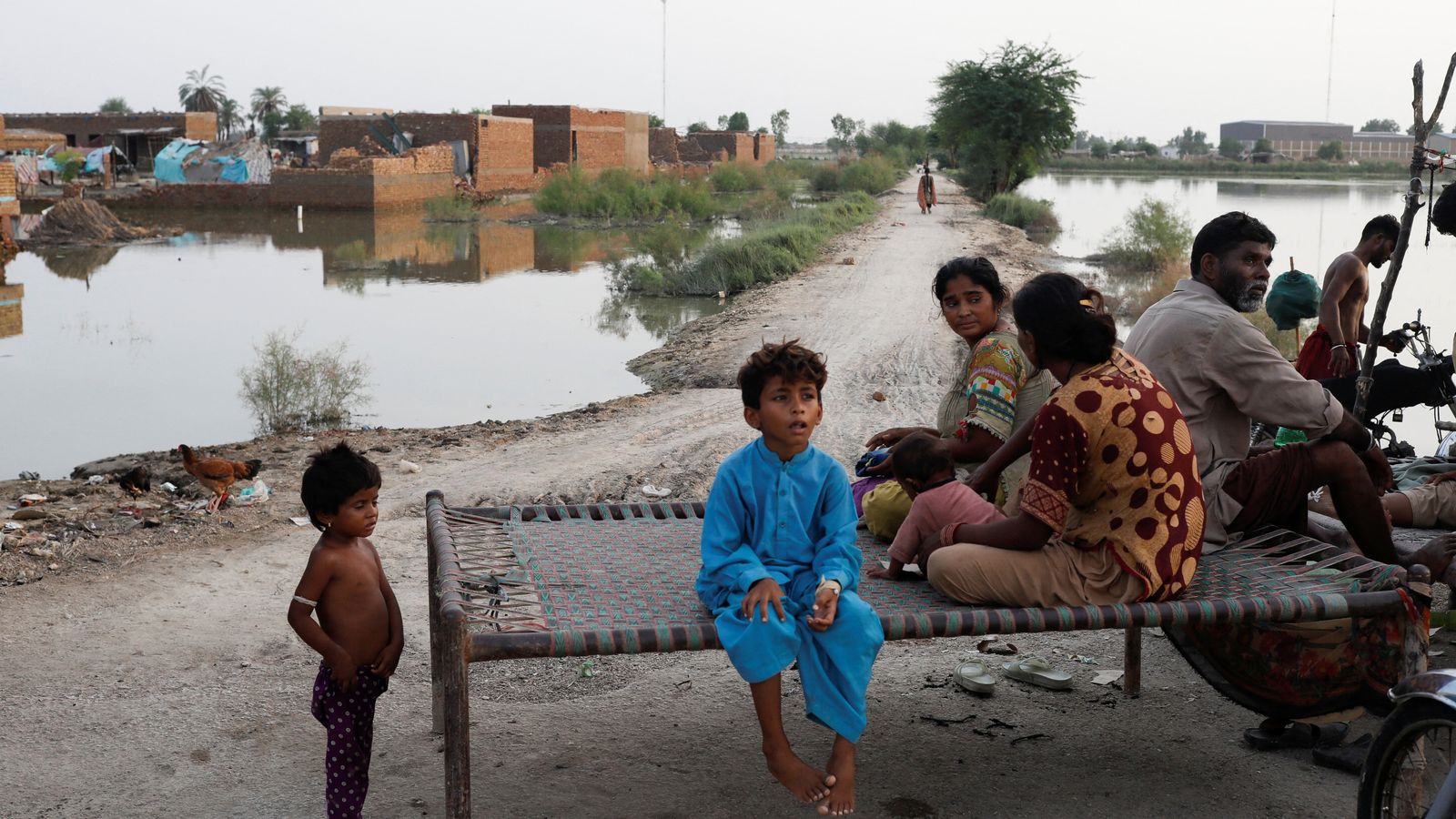 Pakistan floods: Satellite images and maps show scale of disaster ...