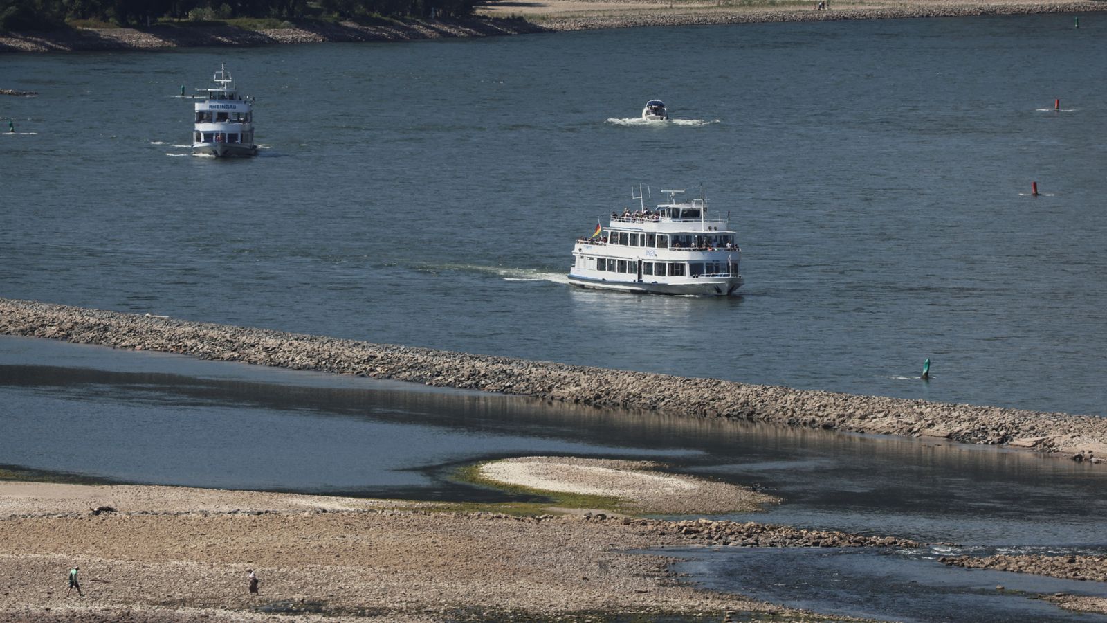 Europe drought: Images show extremely low water levels along Rhine ...