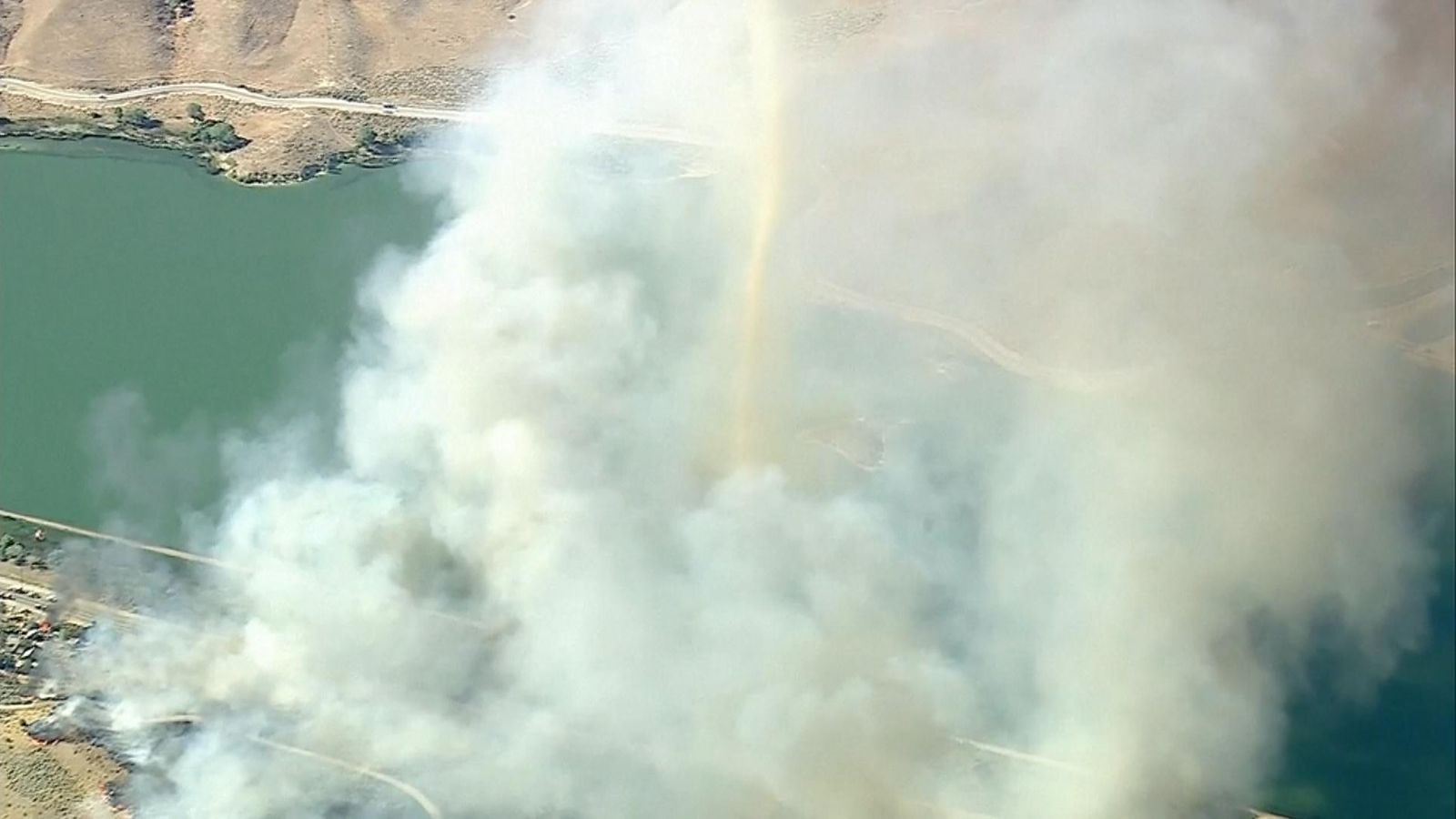 California: Smokenado seen rising from wildfire in Gorman | US News ...