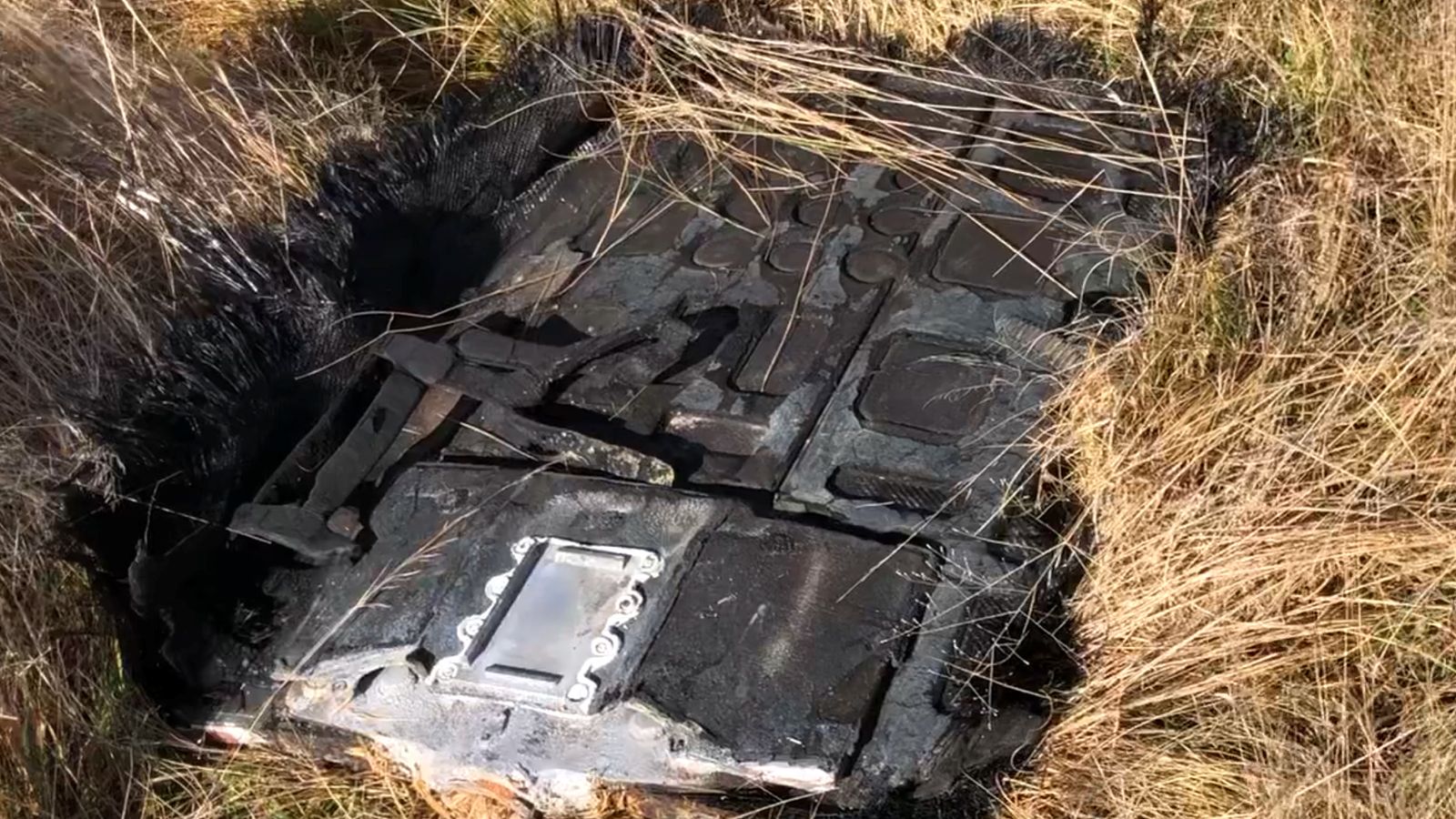 Suspected debris from SpaceX capsule crashes into farmland in Australia ...