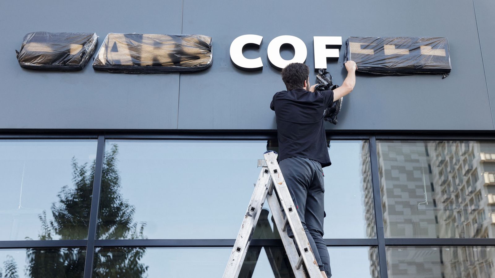 Russia welcomes successor to Starbucks - with a logo some may find ...