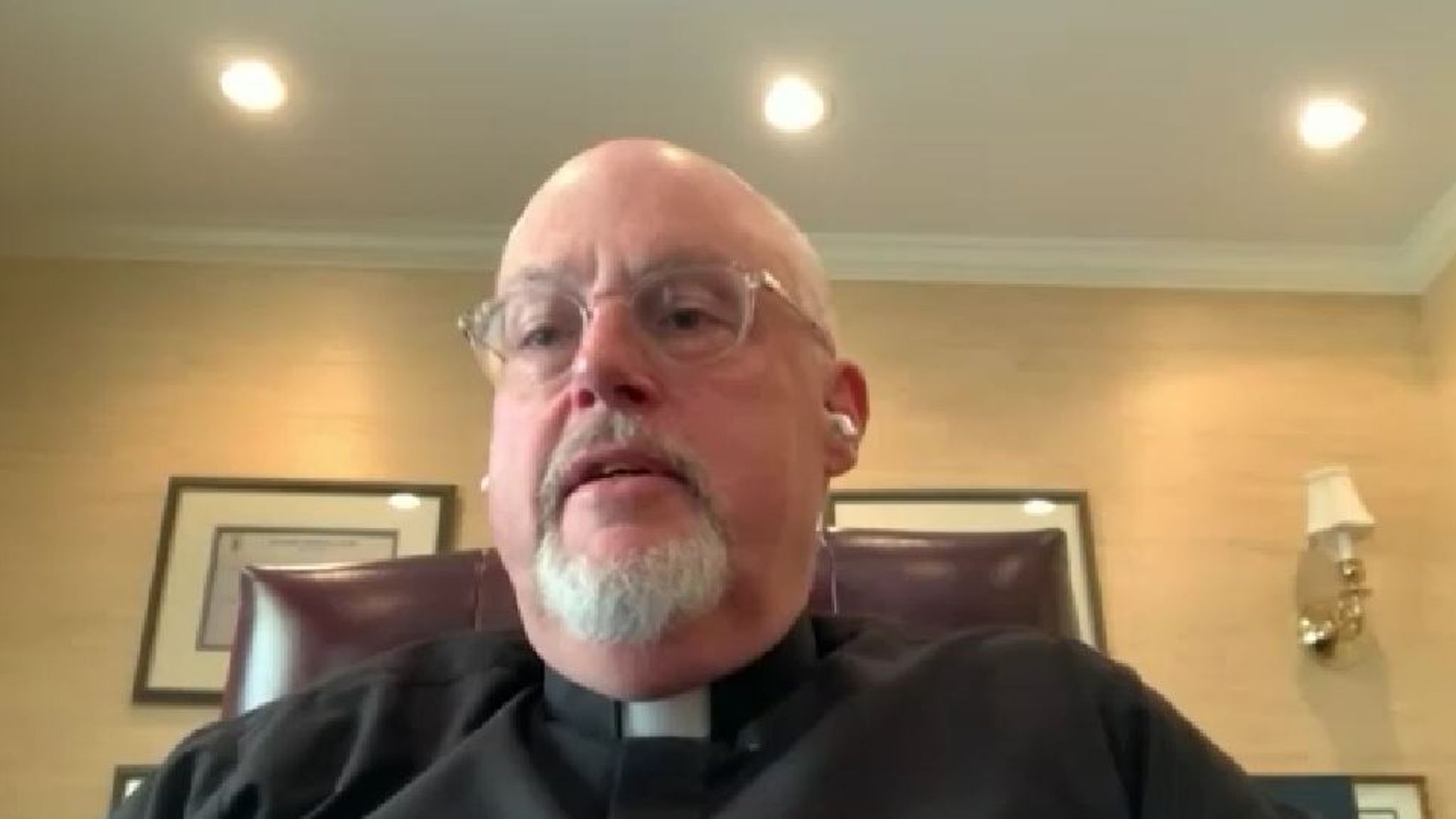 'Arthur Knight': Man in UK accused of being US fugitive 'tried to ...