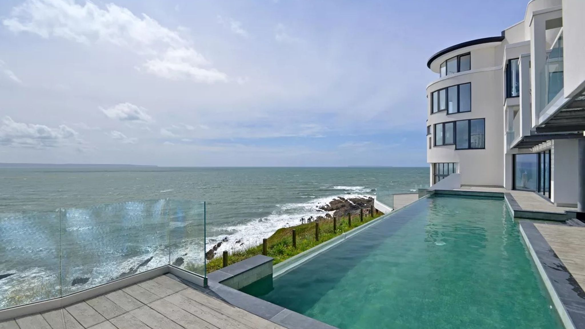 Grand Designs lighthouse that plunged owner into £7m debt up for sale ...