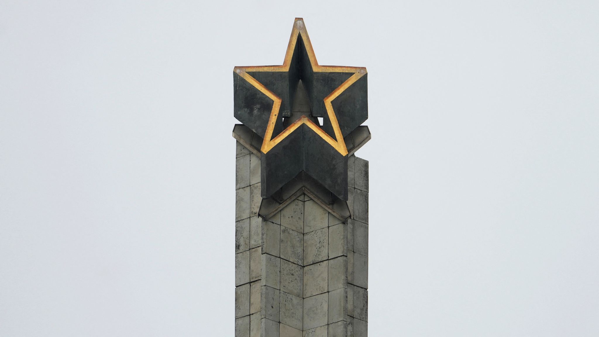 Latvia Takes Down Obelisk Centrepiece Of Soviet Era Monument Closing