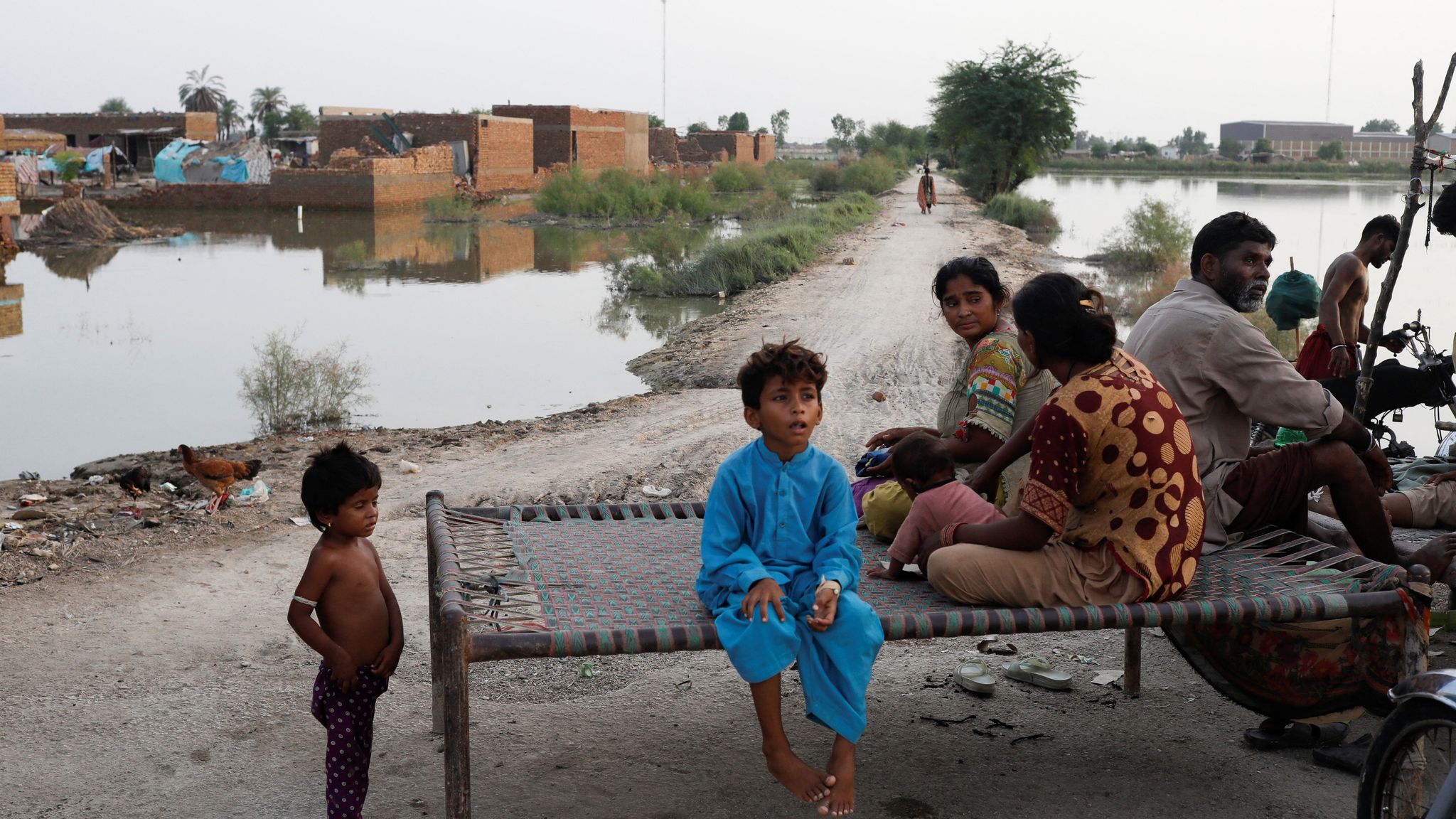 Pakistan floods: Satellite images and maps show scale of disaster ...