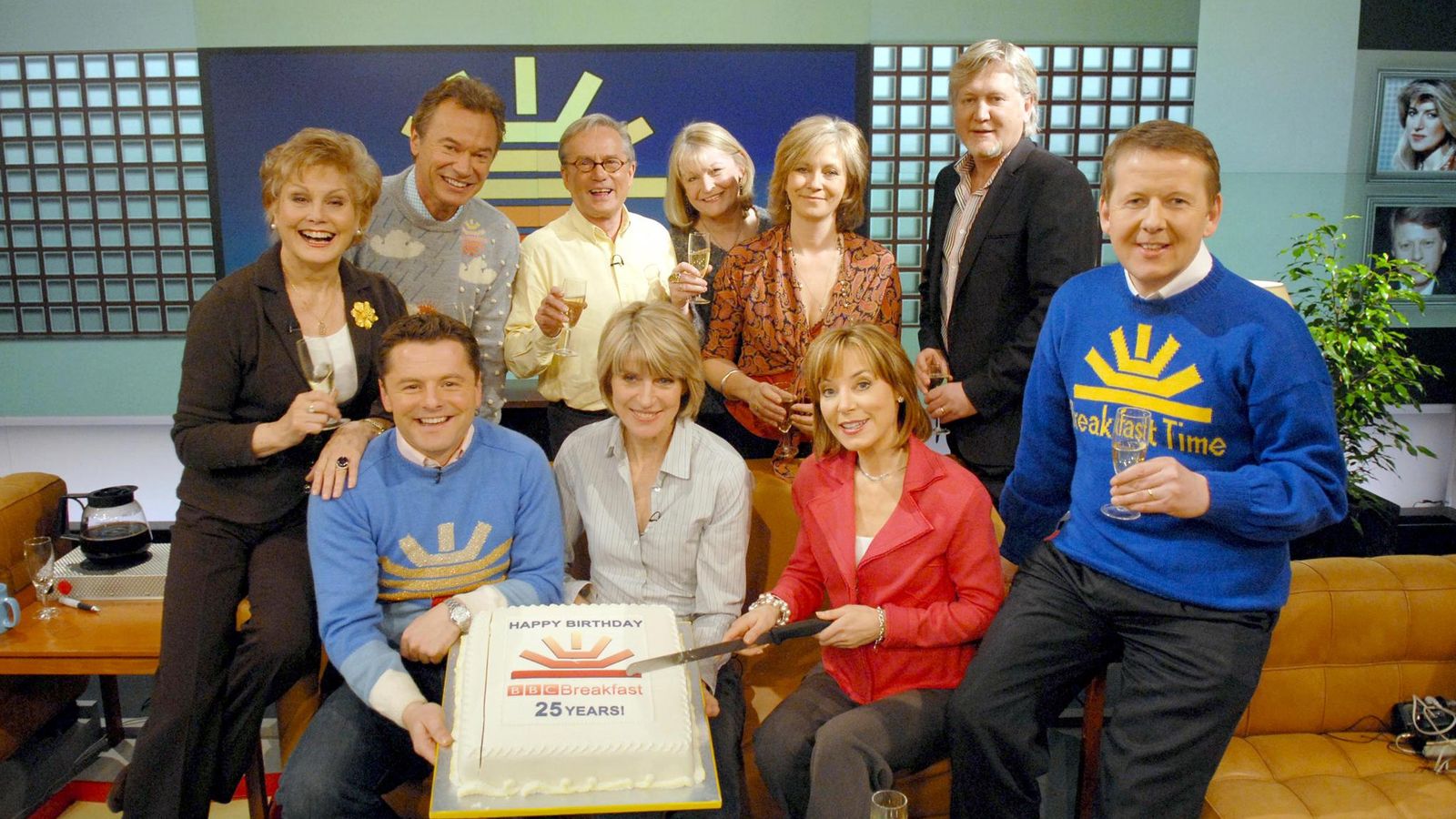 Bill Turnbull: TV presenter and journalist dies aged 66 | UK News | Sky ...