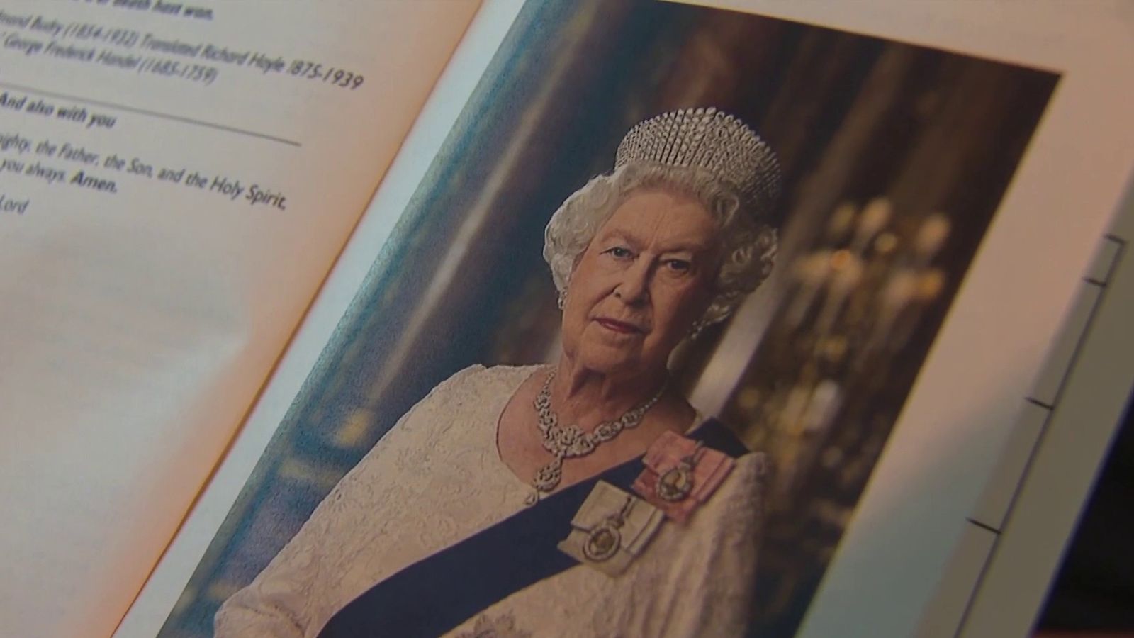 Churchgoers pay tribute to Queen | UK News | Sky News