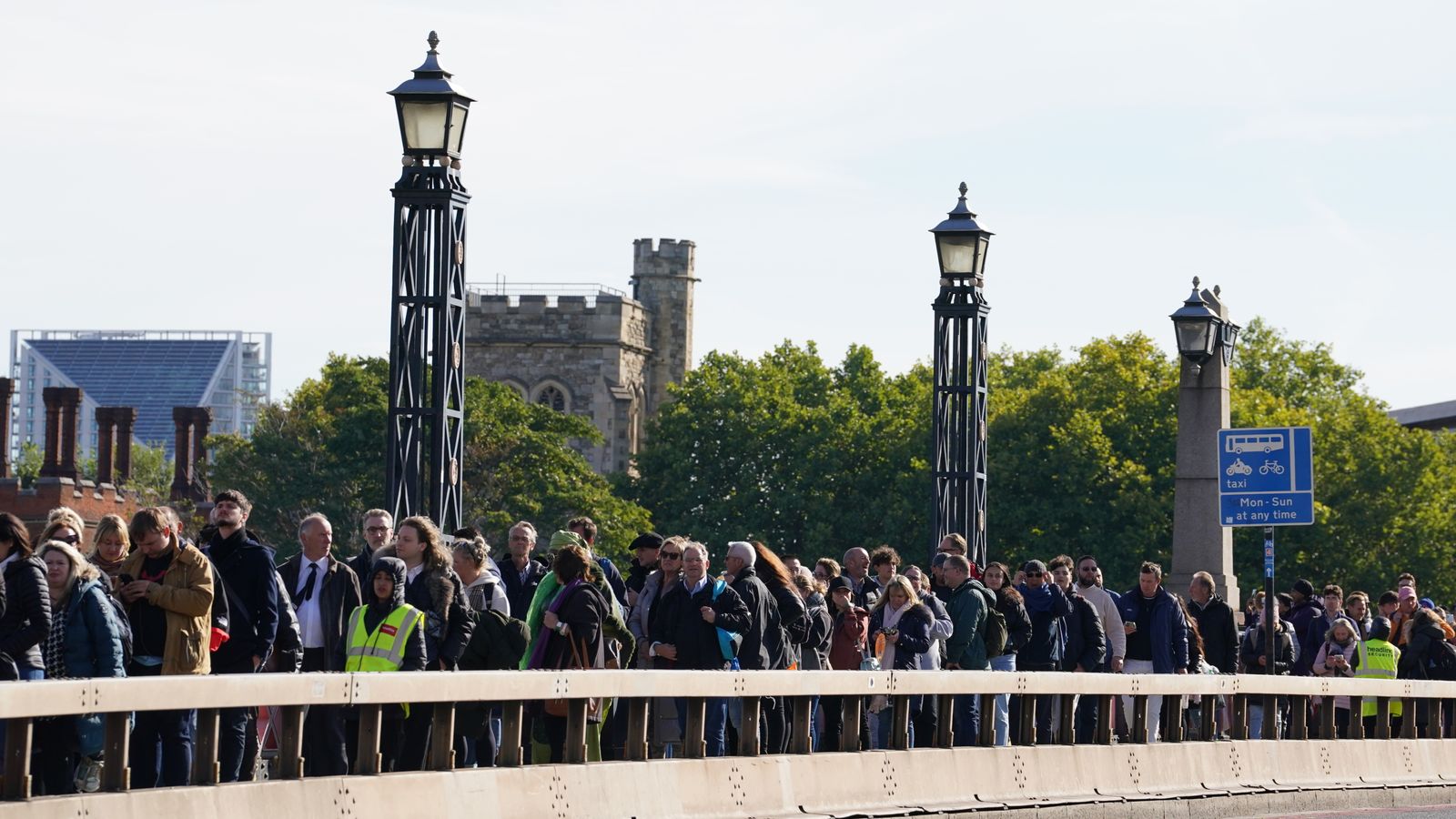 Queue to see the Queen closes | News UK Video News | Sky News
