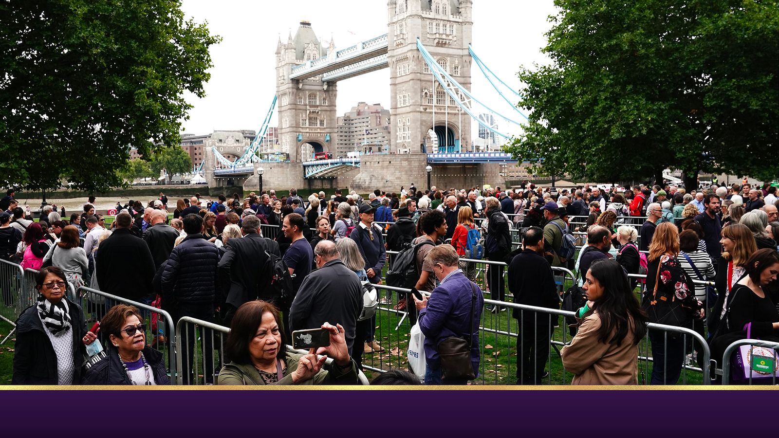 Watch live stream as thousands queue to see Queen lying in state | UK ...