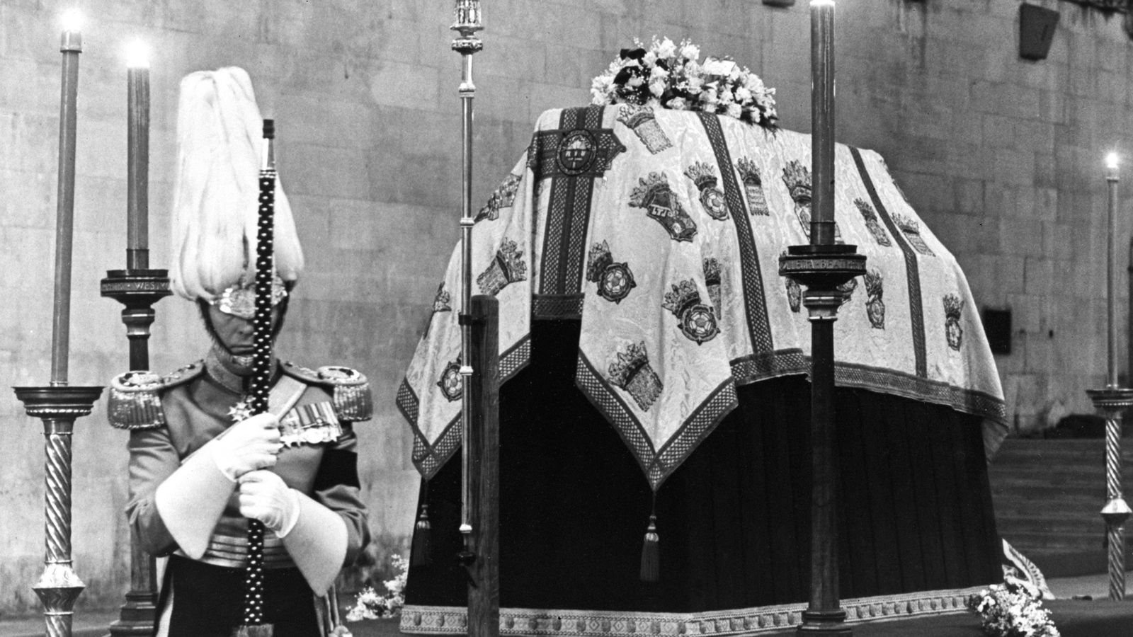 Lying in state in pictures: How queues for Queen compare to previous ...