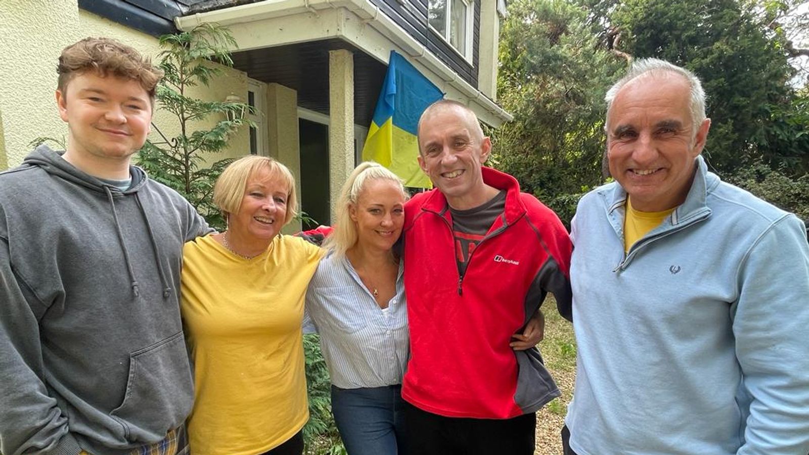 Ukraine War: British captives return to UK after Russia-Ukraine ...
