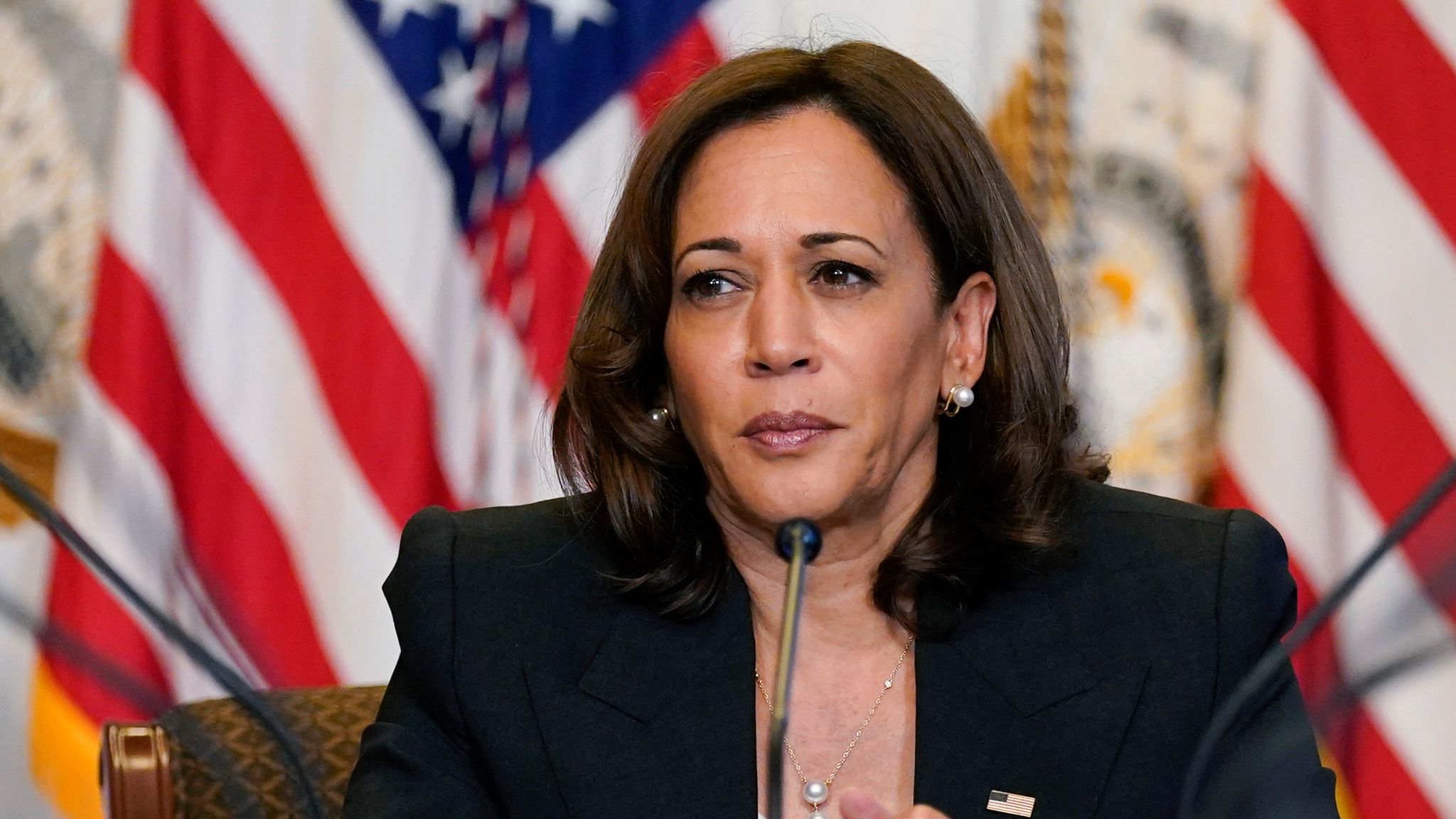 Two buses of migrants from US-Mexico border dropped off near Vice ...