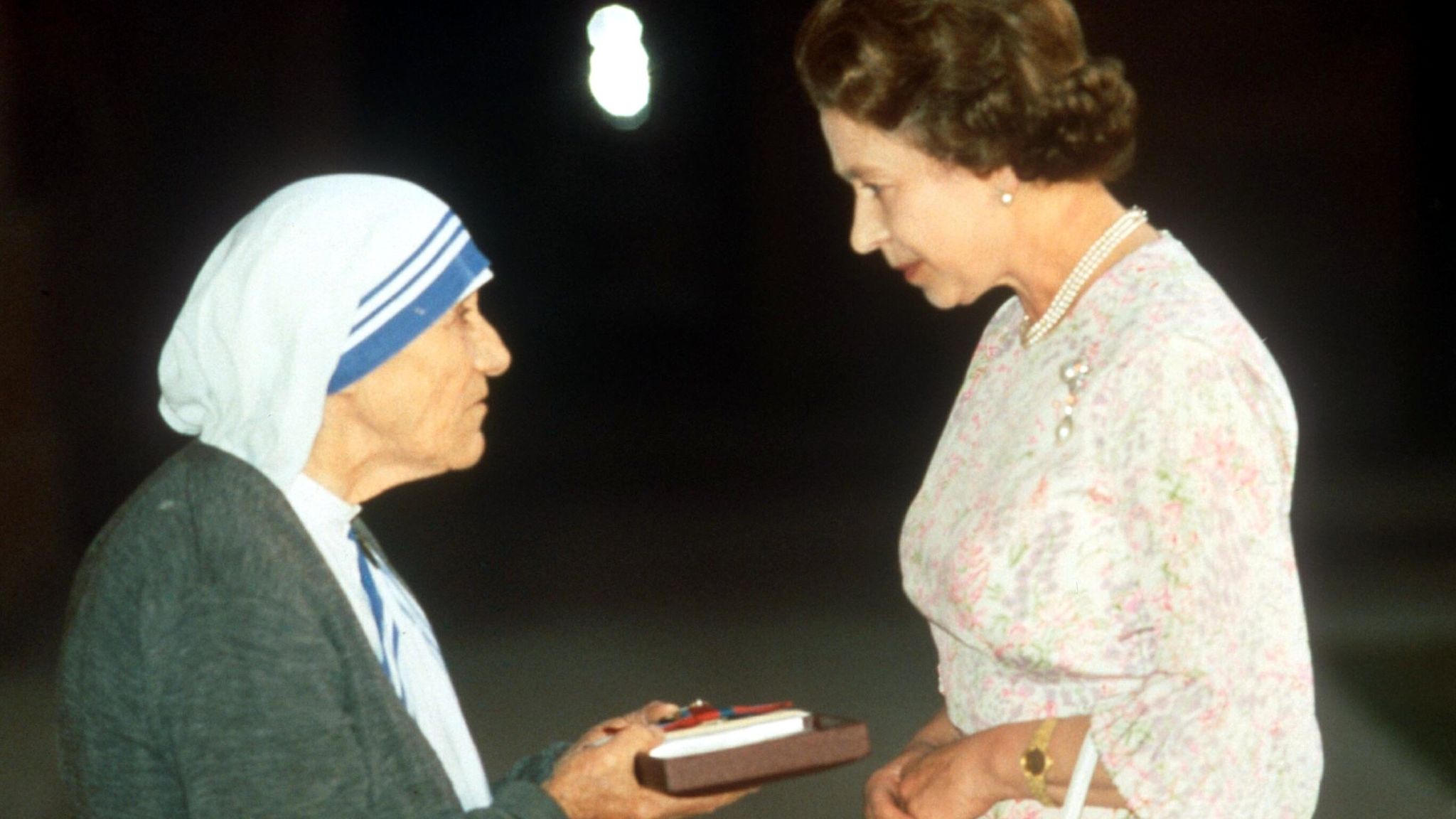 Icons who met the Queen - from Mandela and Mother Teresa to the Spice ...