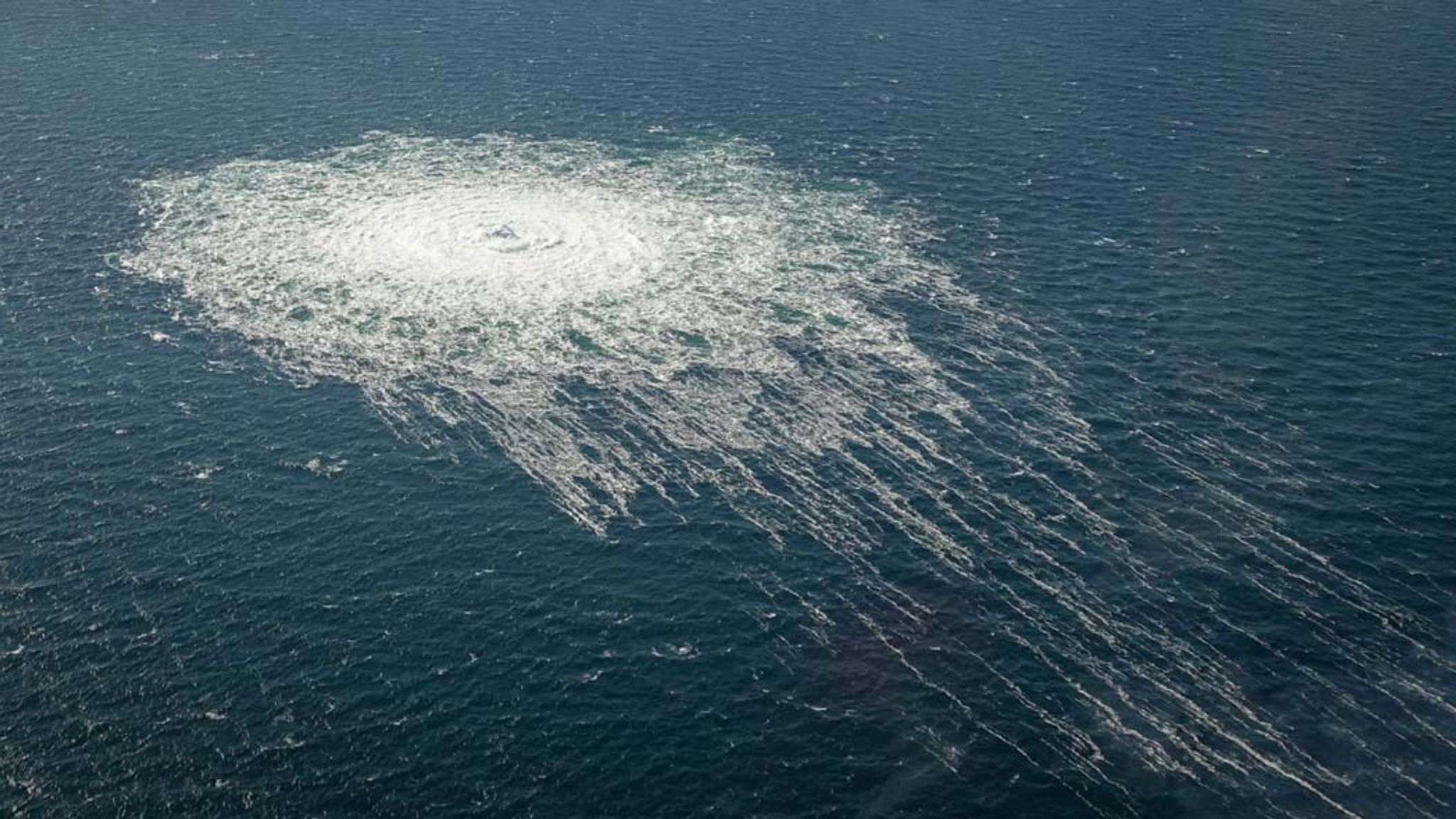 Undersea 'blasts' recorded at same time Russia-Germany gas pipelines ...