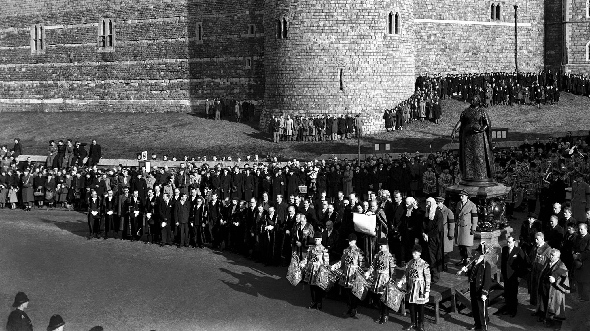 Photos compare accession of King Charles III with his mother Queen ...