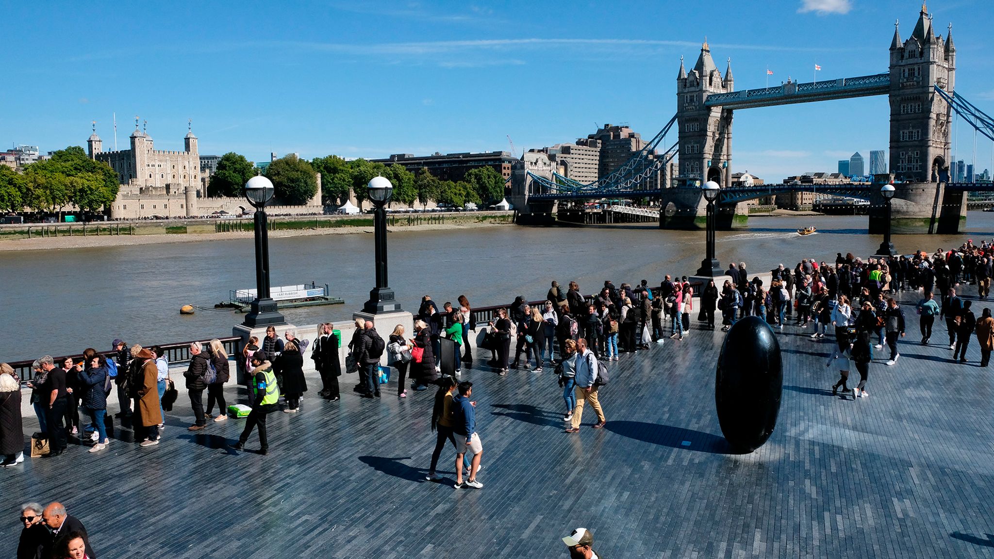 Queen's death: Unseen portrait of smiling Queen taken during Jubilee ...