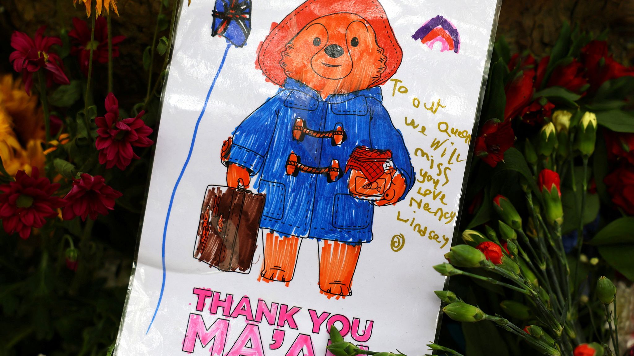 Príncipe de Gales admite 'abrumado' por el homenaje del oso de ...