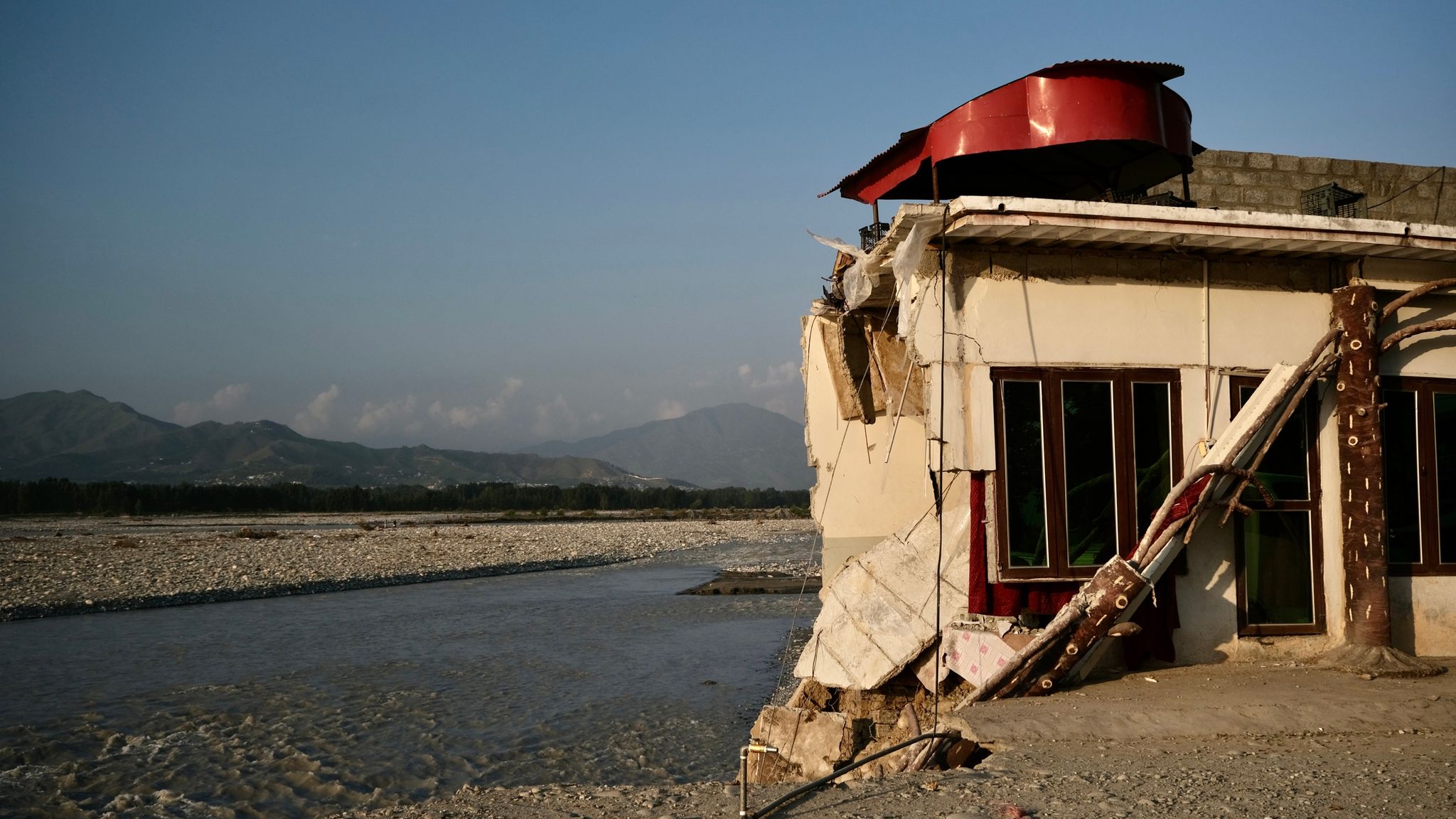 Pakistan: Tourist destination engulfed by floods with fears of more ...