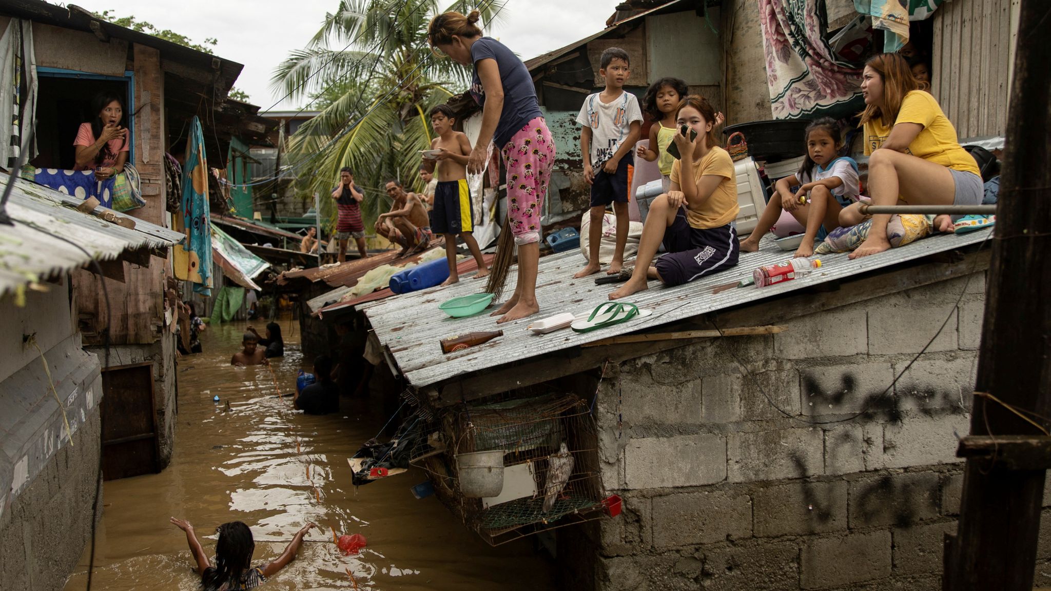 Typhoon Noru hits Philippines, leaving five rescuers dead and forcing thousands from their homes ...