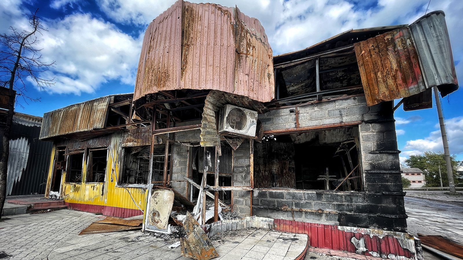 Ukraine war: Bittersweet victory in Lyman as battle has come at a ...