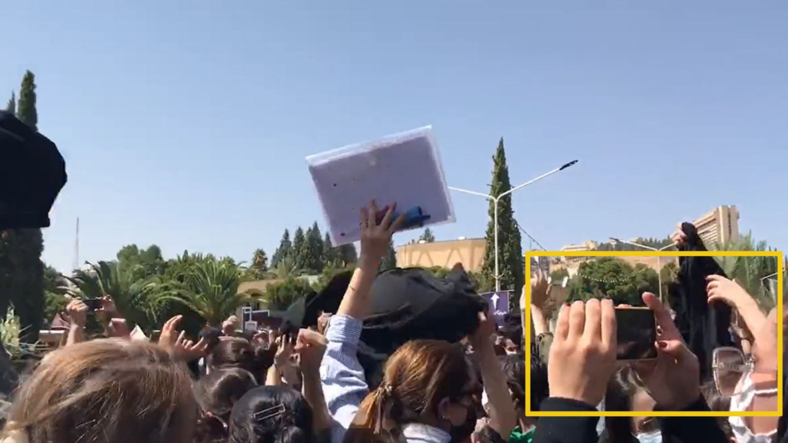 Iran protests: Government uses internet 'kill-switch' as tech savvy ...