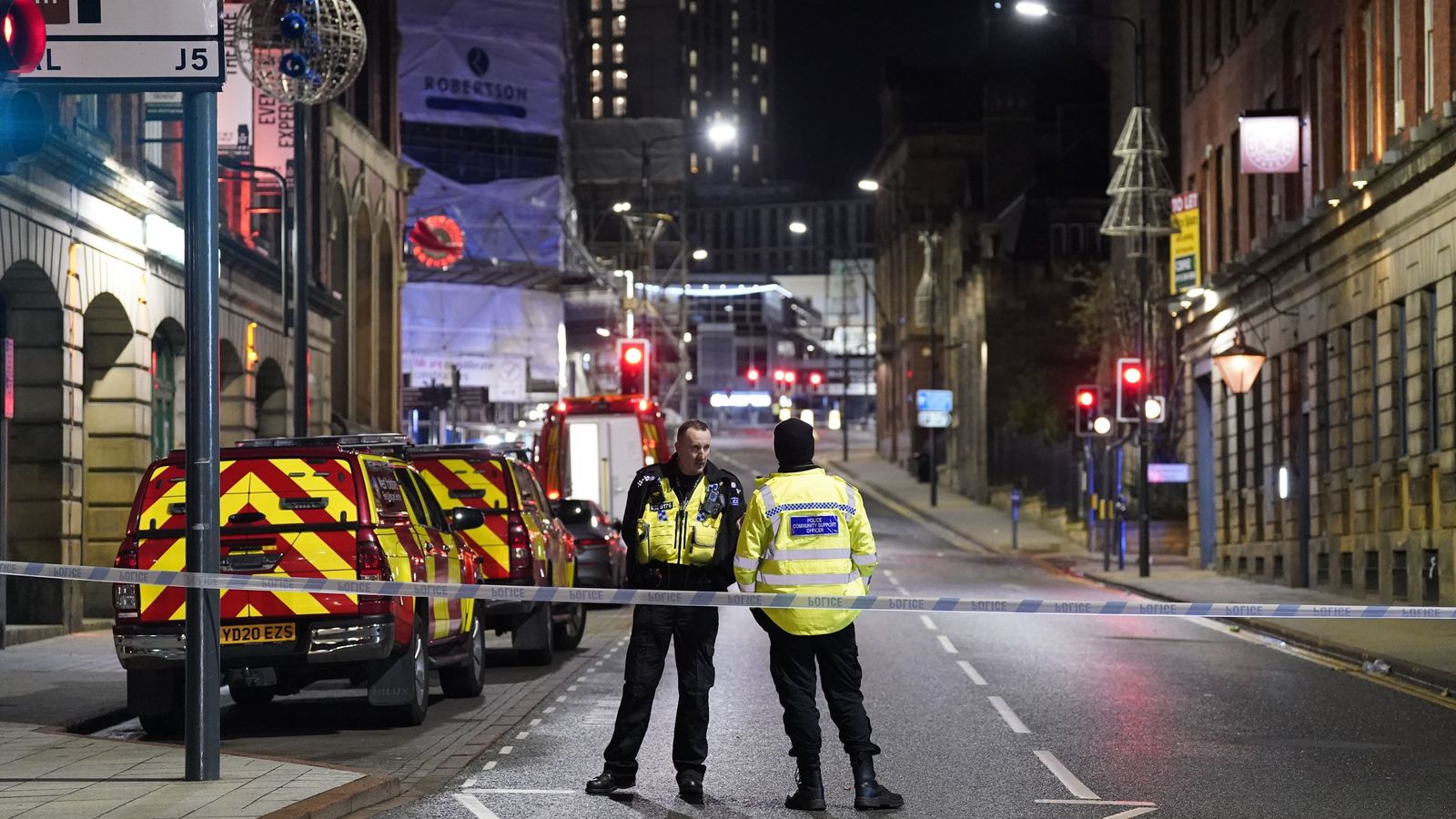 Leeds fire: Emergency services tackle huge blaze at city centre ...