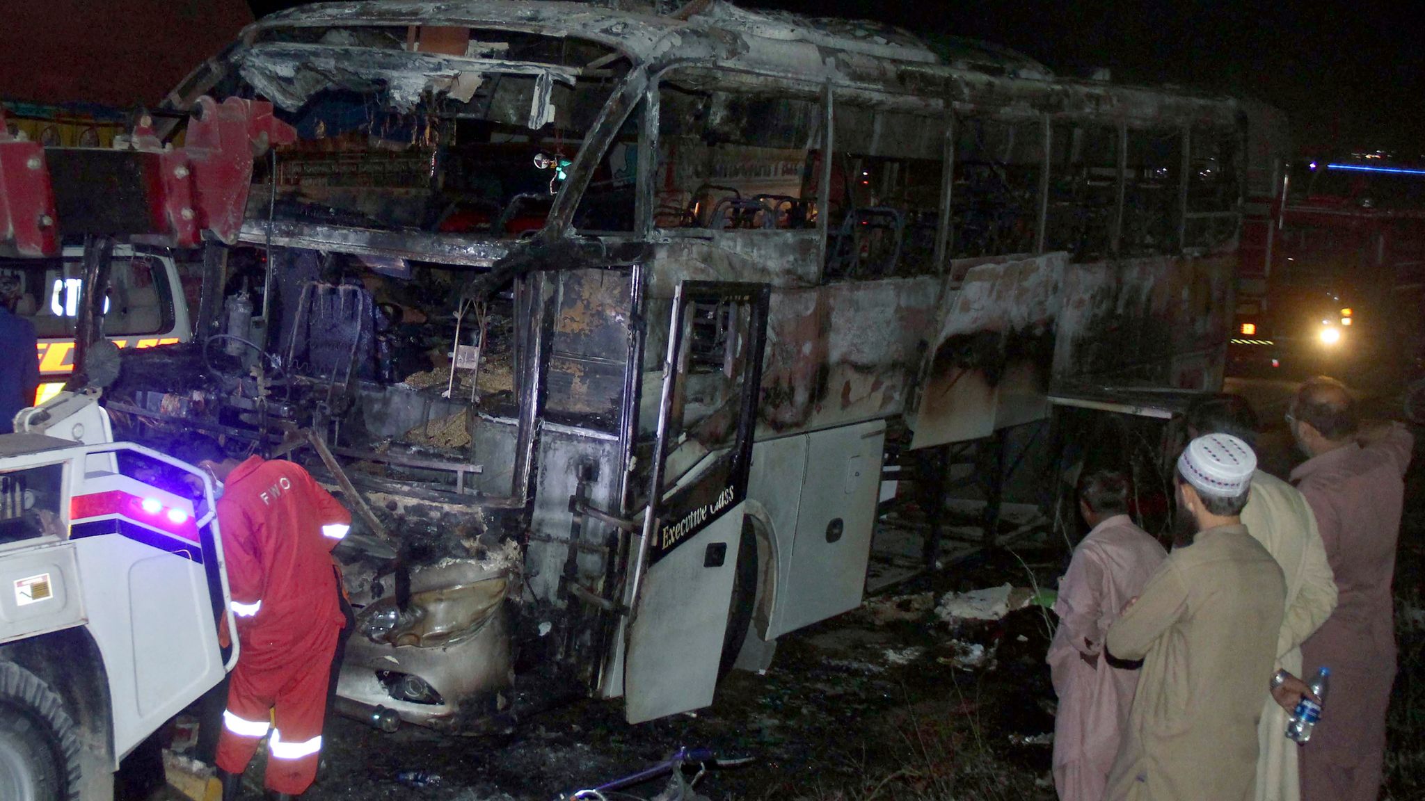 Eight children among 18 flood survivors who died in Pakistan bus fire ...
