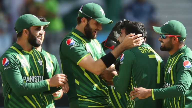 Nasser Hussain Pakistan Have X Factor Cricketers But Put Their Fans