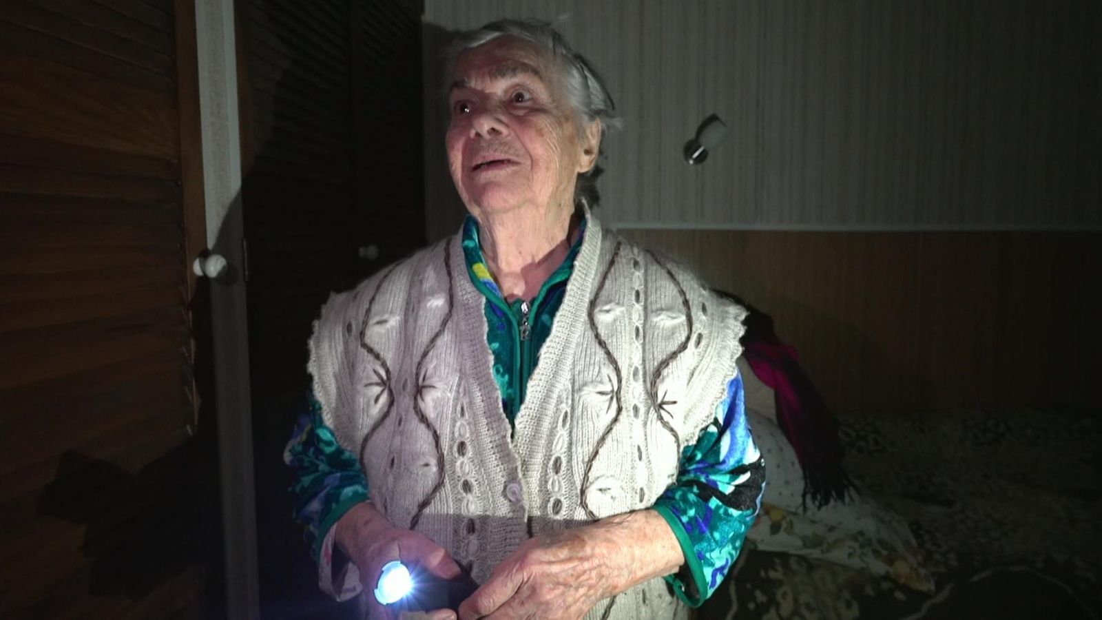 Ukraine war: 91-year-old in Kyiv living without electricity or heating ...