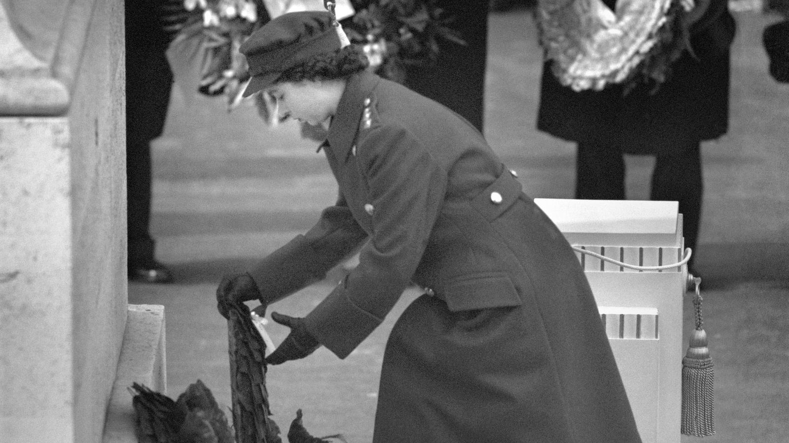 King leads first Remembrance Sunday service at Cenotaph as monarch ...