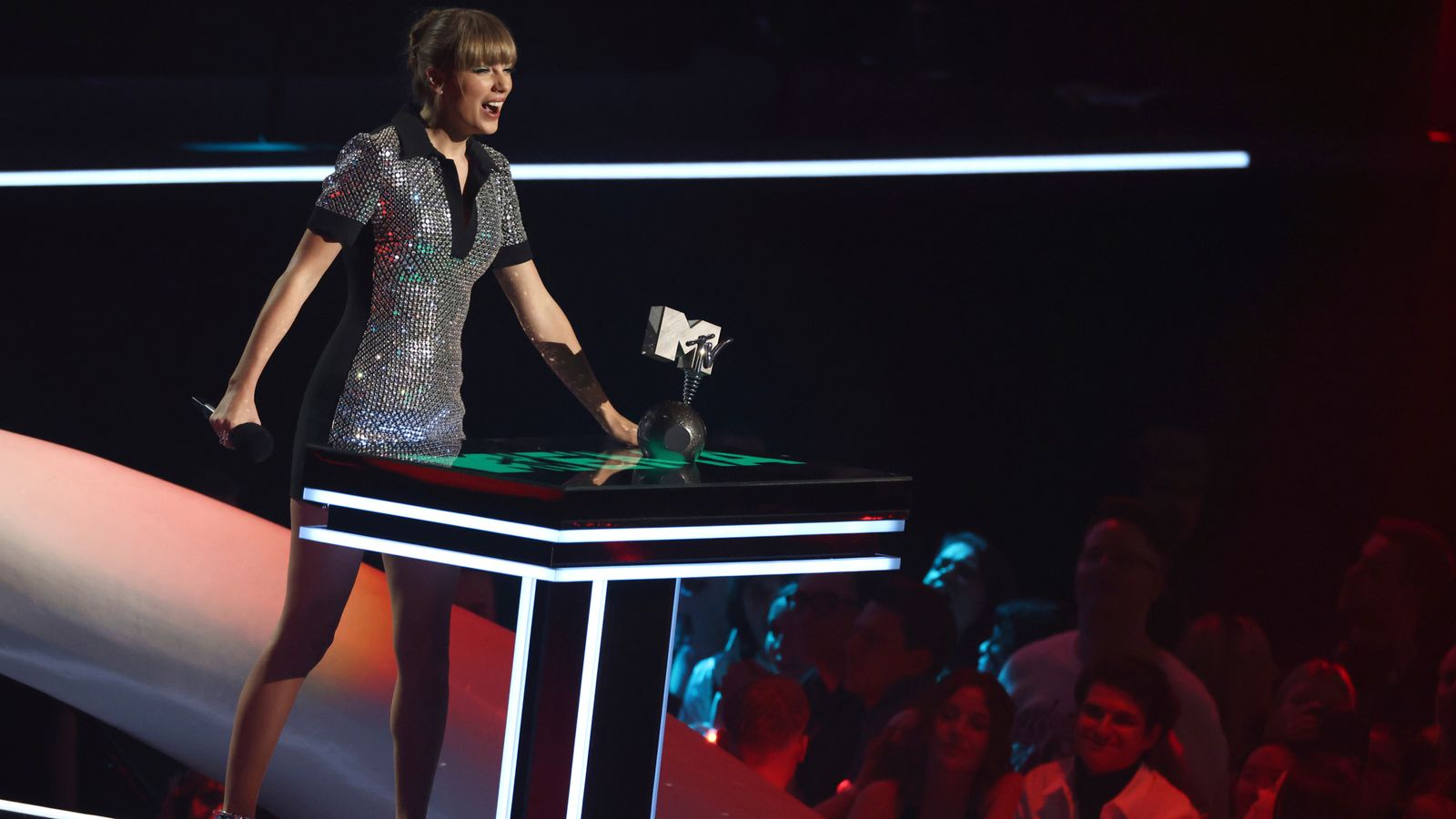 MTV EMAs 2022: As Taylor Swift dominates, see the full list of winners ...
