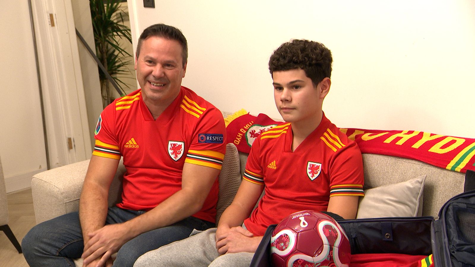 Bale Ale, bucket hats and flags: 'Buzzing' Wales fans head to Qatar for ...