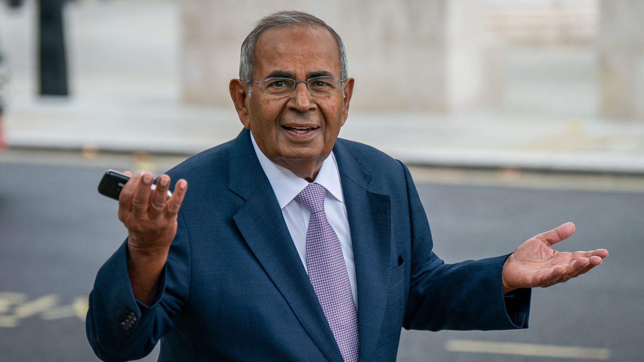 Hinduja family feud leaves patriarch Srichand Hinduja without right ...