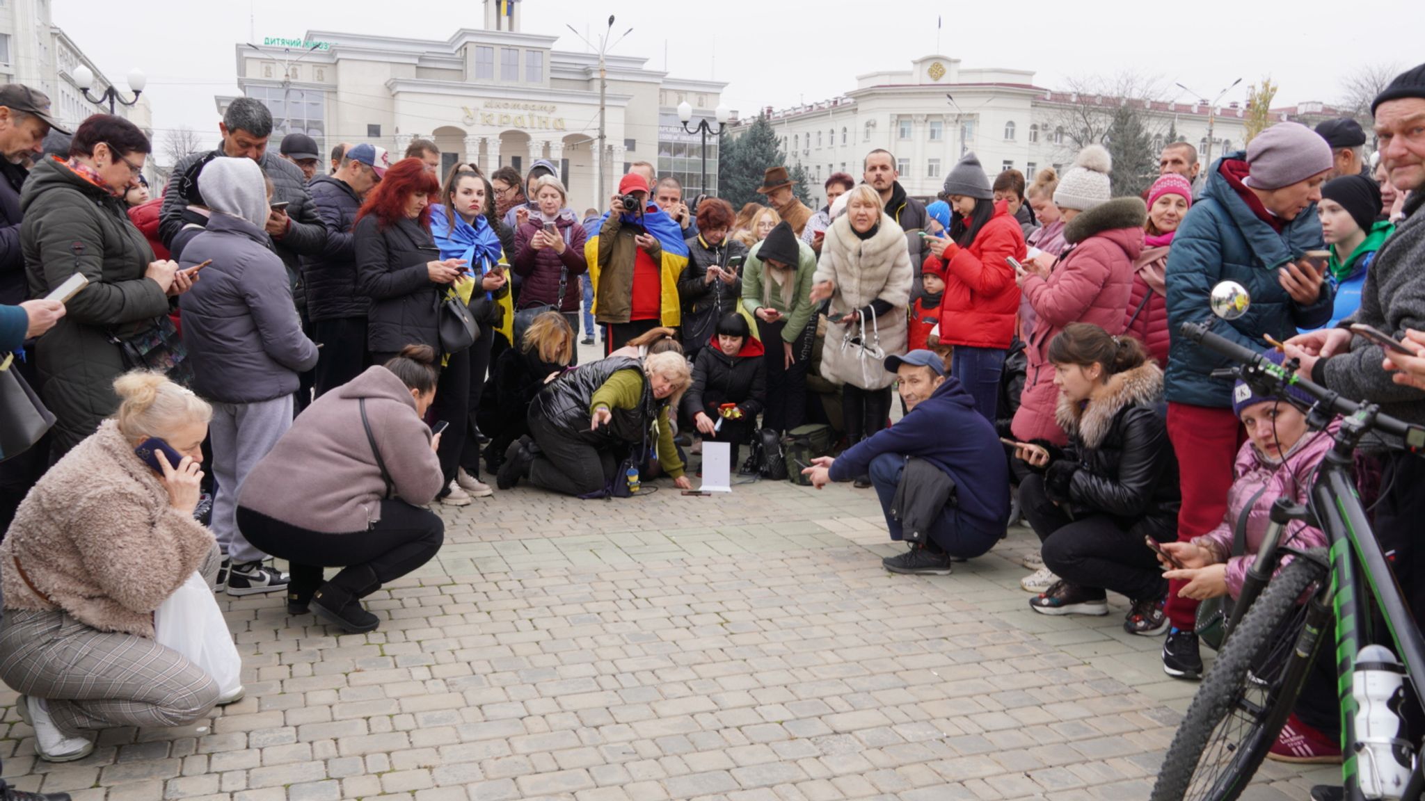Ukraine war: Tears of relief and joy in Kherson as oppressed Ukrainians ... Ukraine war: Tears of relief and joy in Kherson as oppressed Ukrainians ...