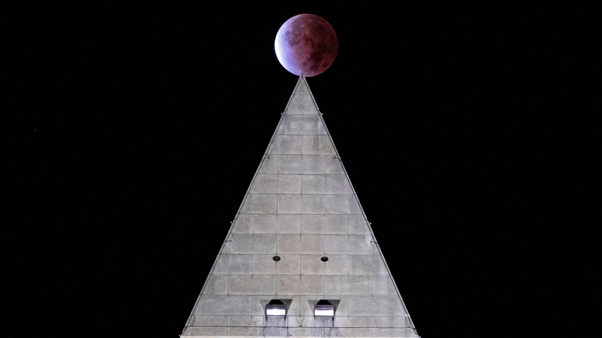 Rare 'beaver blood moon' marks last total lunar eclipse for three years ...