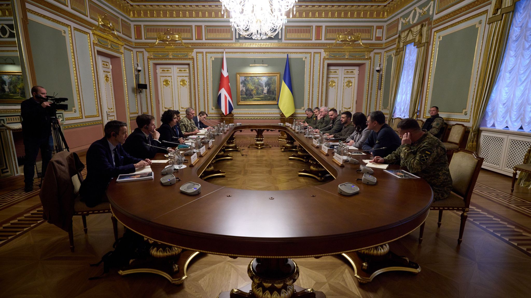 Rishi Sunak in Ukraine to discuss 'global security' with Volodymyr ...