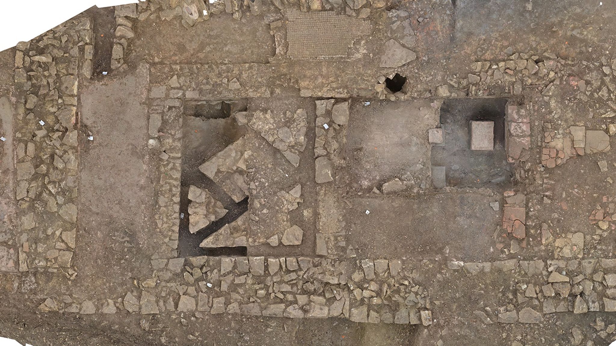 Archaeologists unearth ancient 'barn conversion' featuring steam room ...