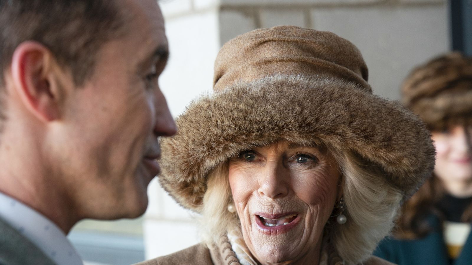 King Charles and Queen Consort meet Hollywood royalty for guided tour ...