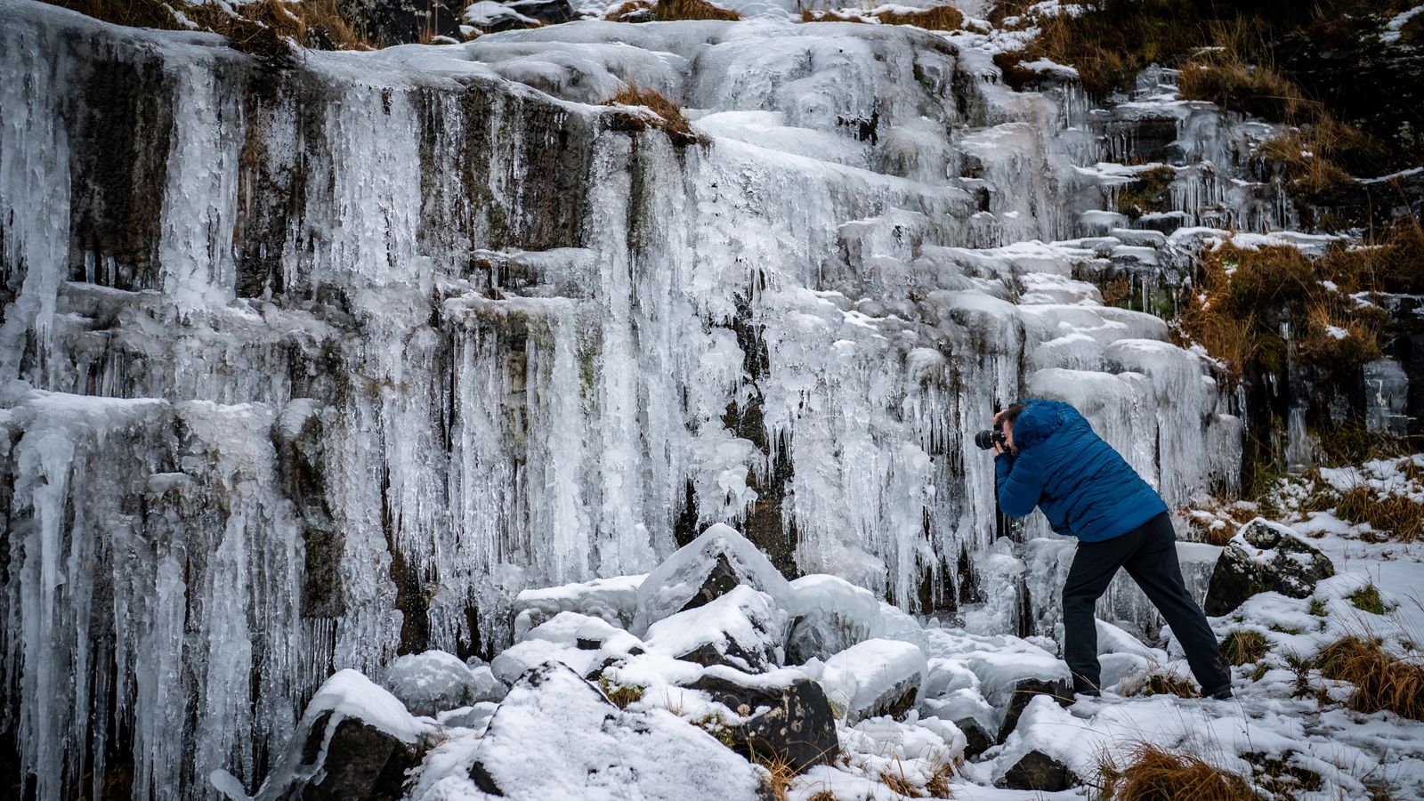 UK weather: 'Life-threatening' warning as meteorologists forecast rare ...