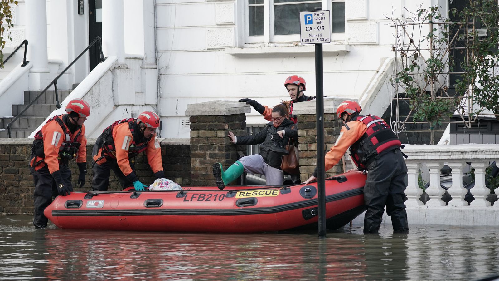 Homes flooded after water mains burst in north London | Sky News