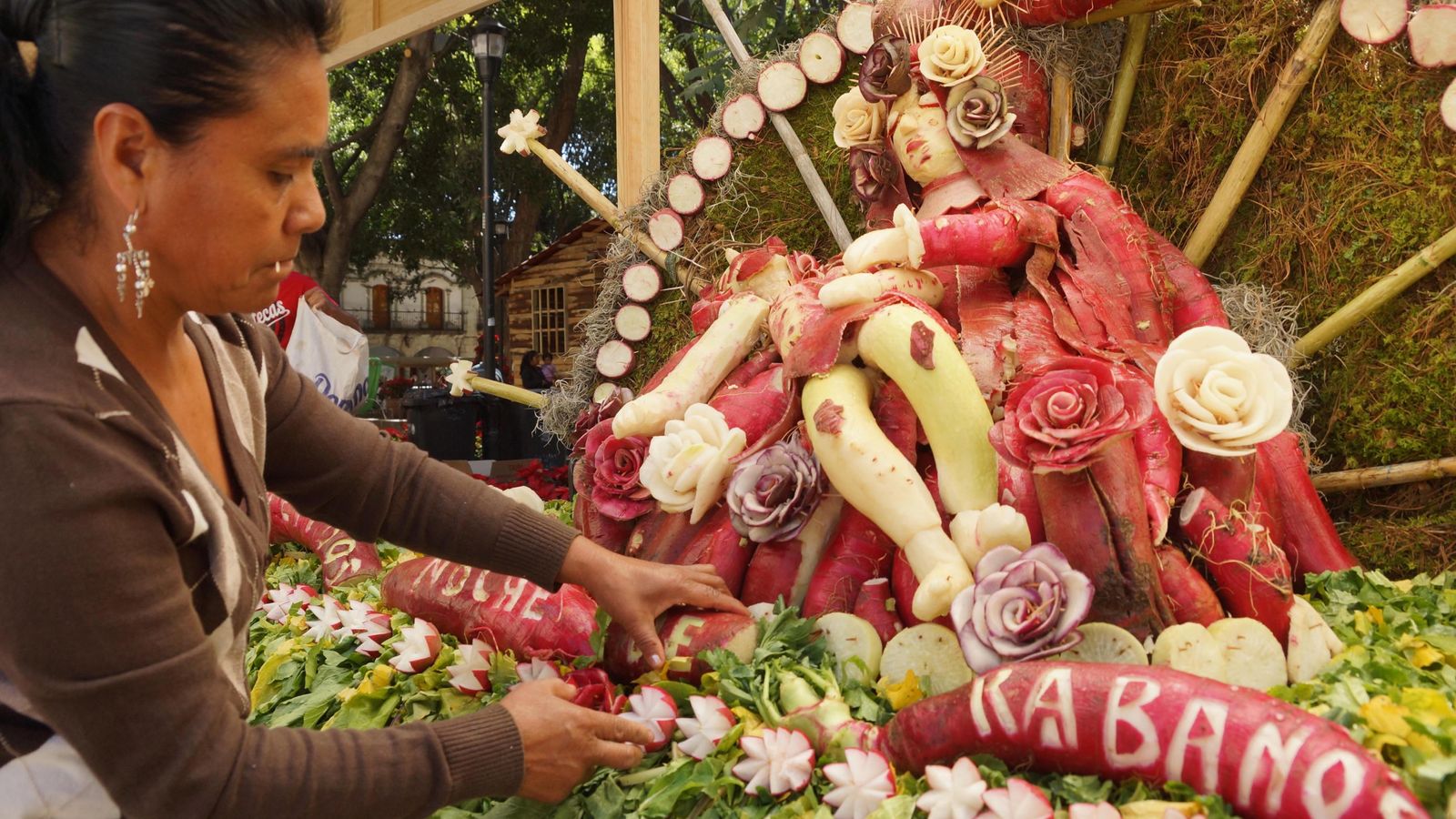 What is Christmas and when and how is it celebrated around the world ...