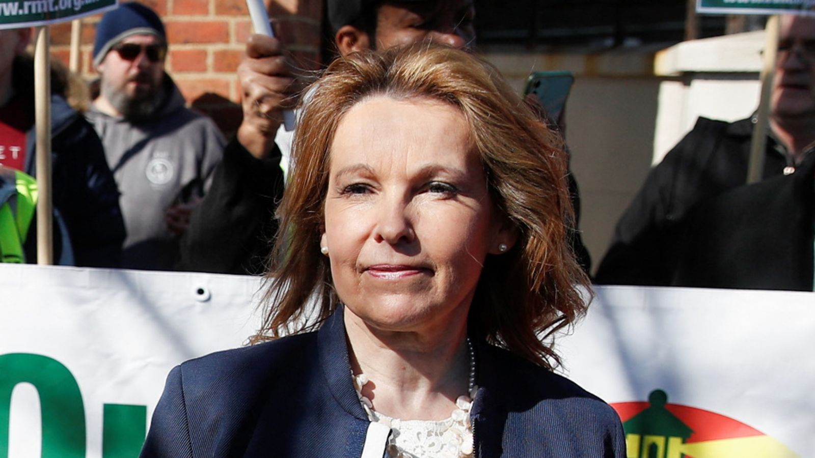 'TikTok traffickers' who use videos to advertise Channel crossings must ...