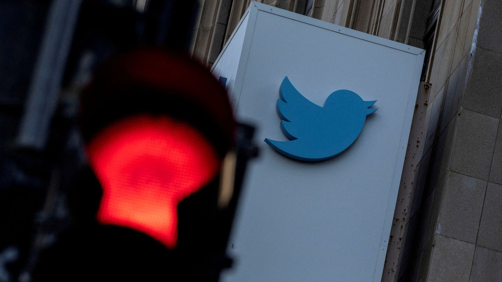 Elon Musk attacks San Francisco mayor in row over Twitter bedrooms for ...