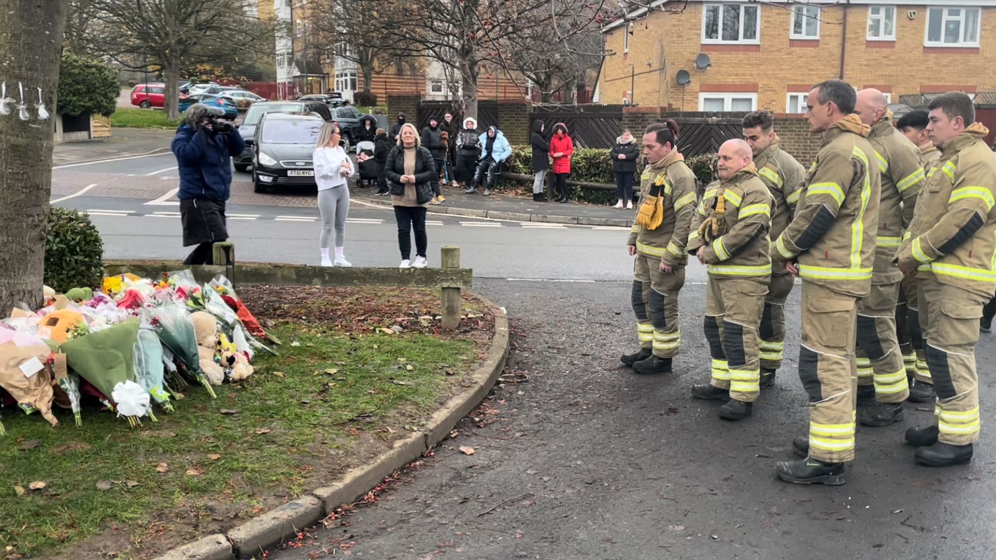 Solihull frozen lake deaths: Police pay tribute at scene where three ...