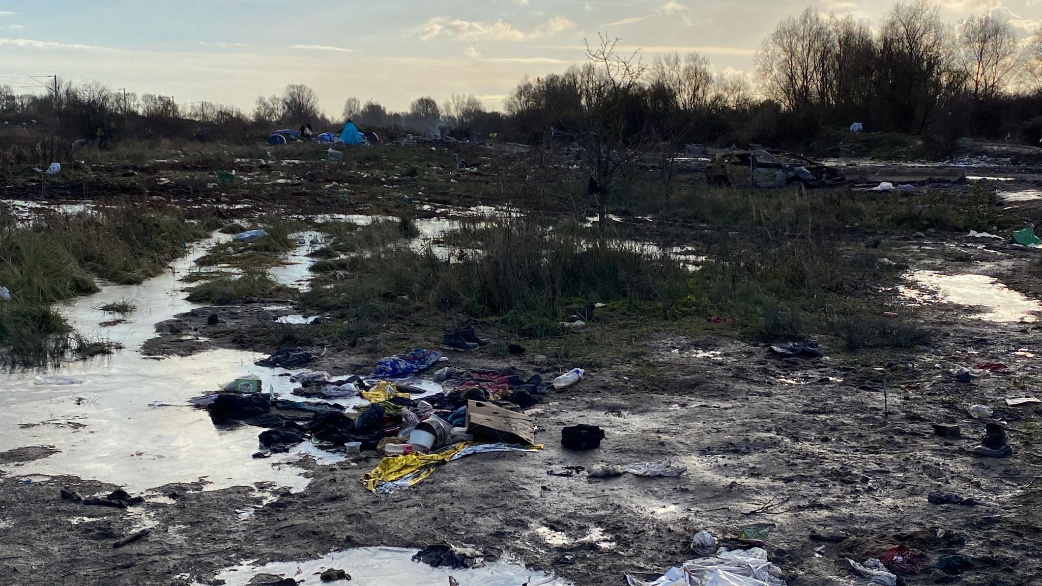 Migrants waiting to cross the Channel from France to the UK say they ...