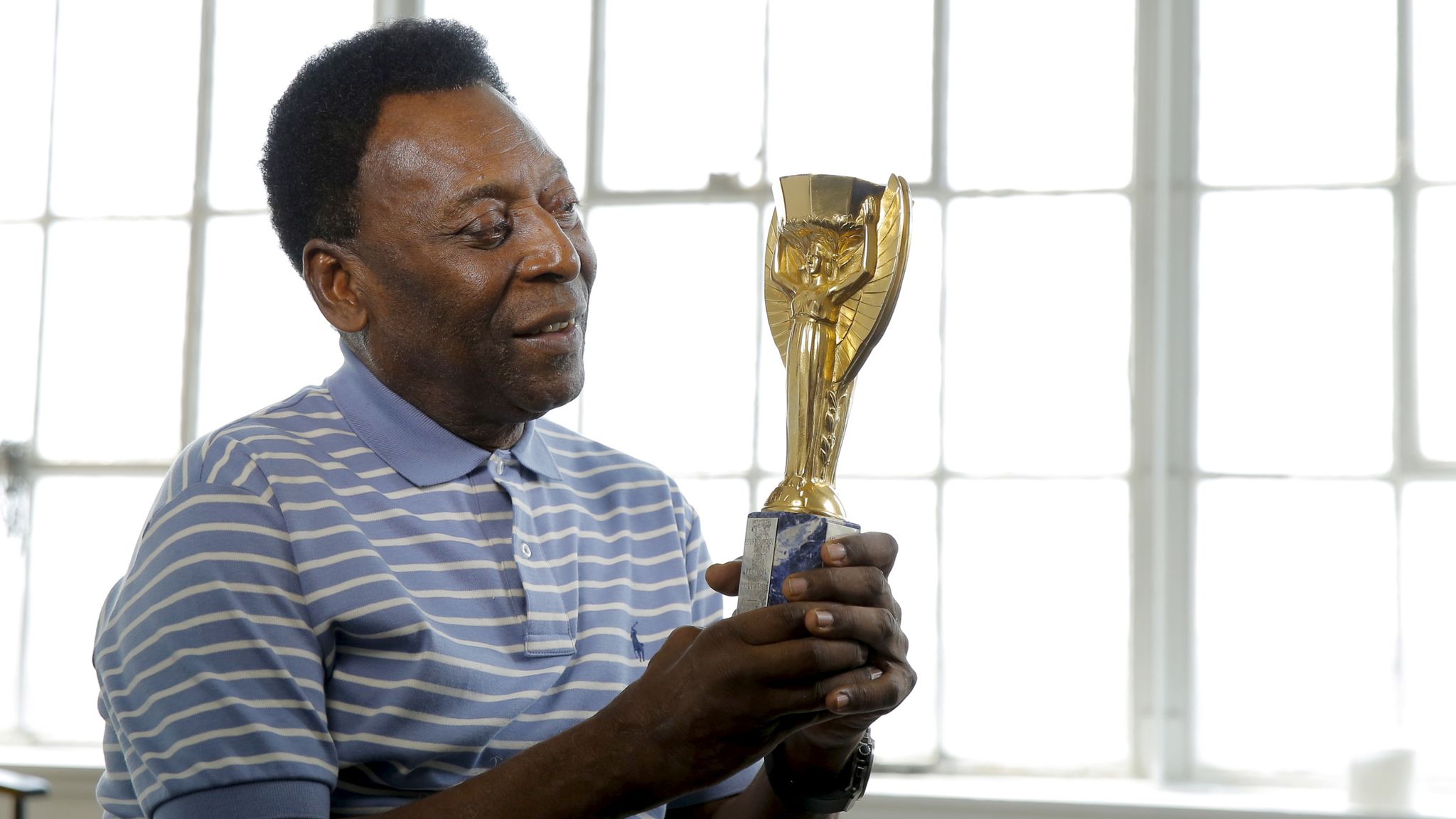 Rio's Christ the Redeemer statue dons Pele's shirt on anniversary of ...