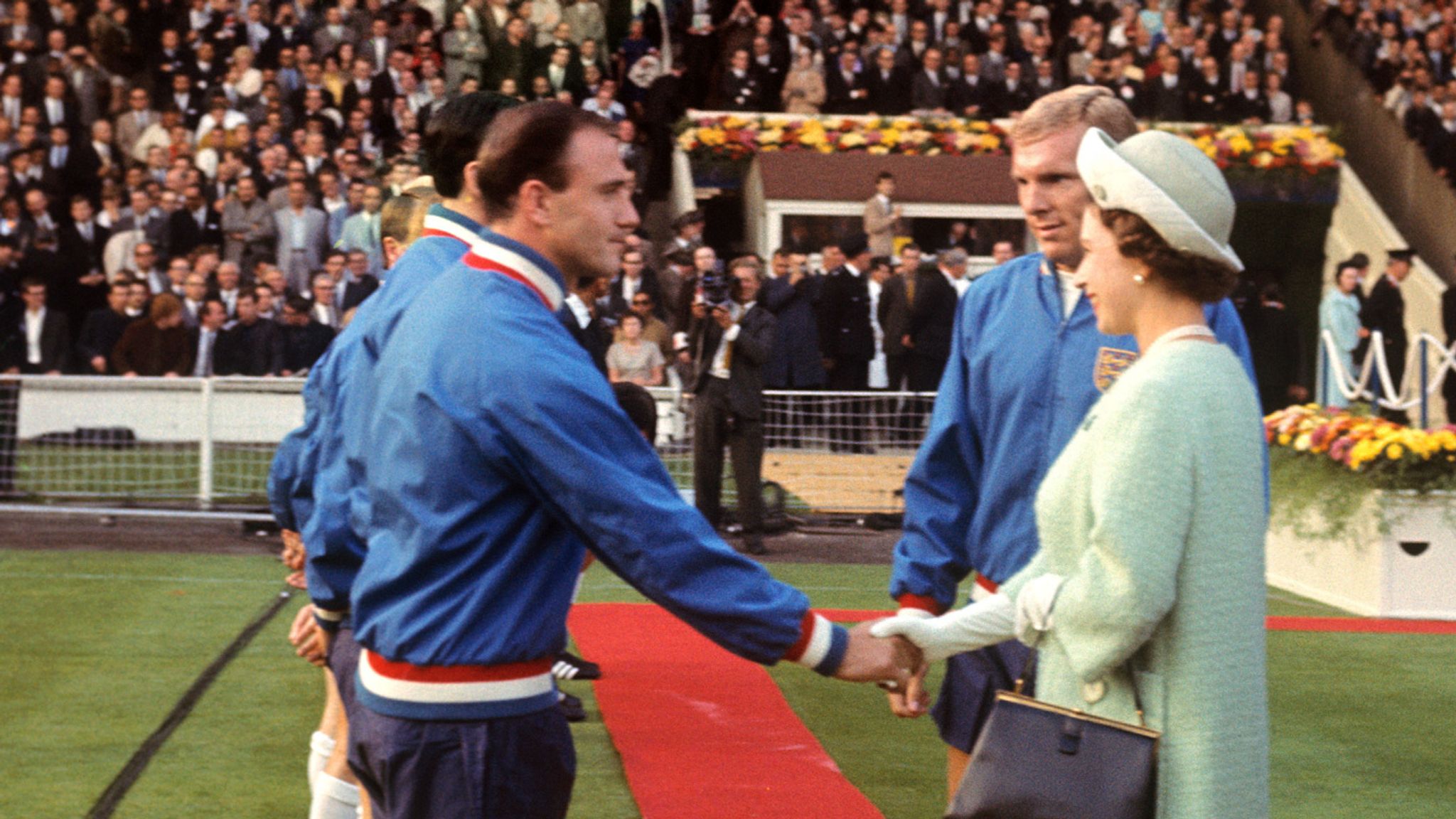 England World Cup winner George Cohen dies aged 83 | UK News | Sky News