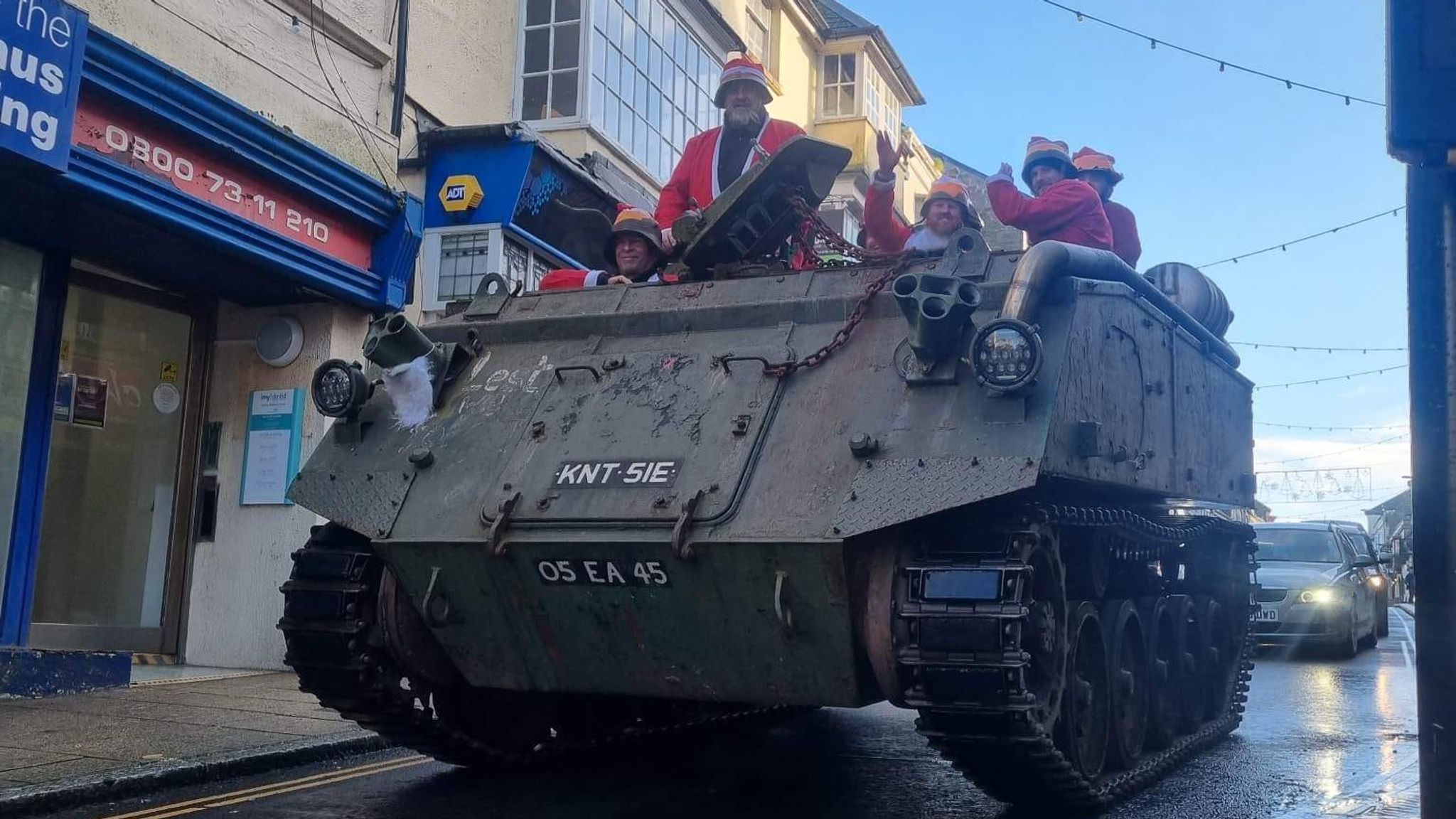Tank full of Santas gets stuck during festive pub crawl in Cornwall ...