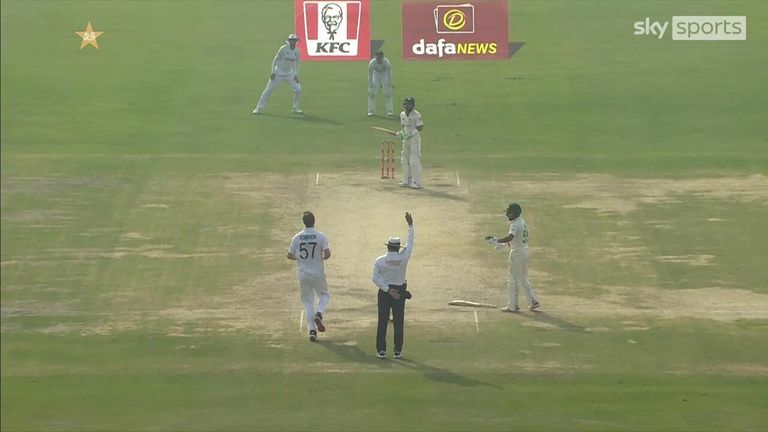 Ollie Robinson not amused after Saud Shakeel drops bat during run-up ... Ollie Robinson not amused after Saud Shakeel drops bat during run-up ...