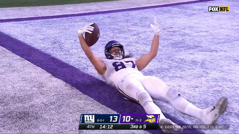 T.J. Hockenson's incredible catch for the the Minnesota Vikings ...
